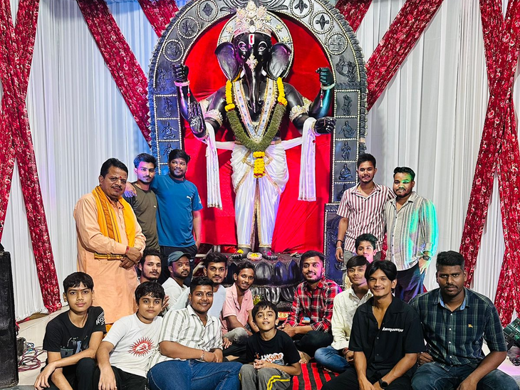 Bappa is seated in the form of Shri Ram in Shivaji Nagar | शिवाजी नगर ...