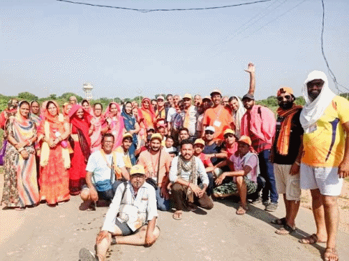 Pedestrians arriving in large numbers in Amet | आमेट में बड़ी संख्या ...