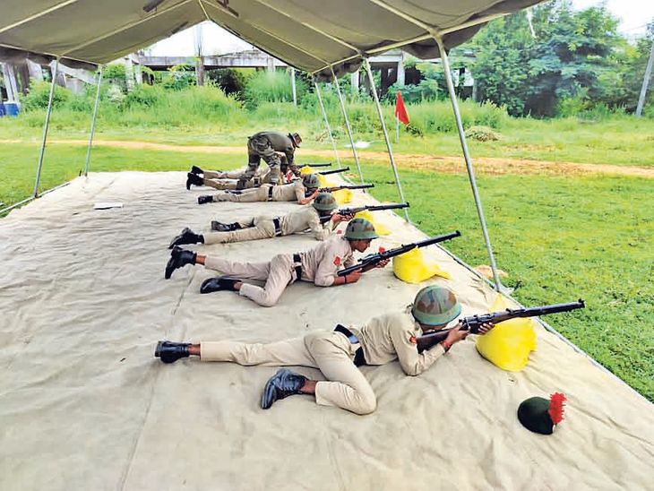 NCC cadets practiced firing | एनसीसी कैडेट्स ने किया फायरिंग का अभ्यास ...