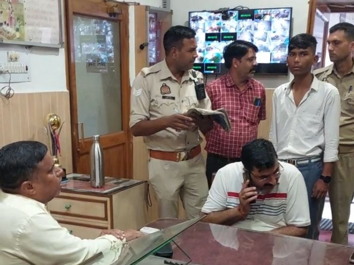 Meerut 9th class student beaten up 12th class students dispute family ...