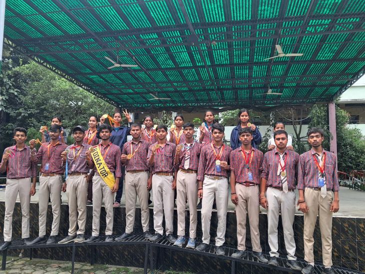 BNS DAV players hoisted the flag in the district level Khelo Jharkhand ...