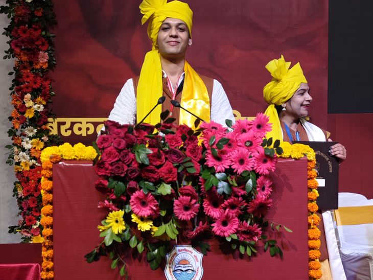 Yash Pathak of Ashta honored with gold medal | आष्टा के यश पाठक स्वर्ण ...