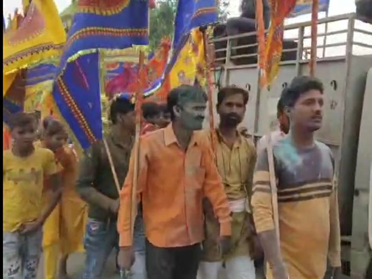 Shri Khatu Shyam Nishan Yatra was taken out with great pomp | धूमधाम से ...