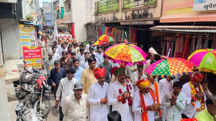 Procession taken out from Tejaji temple in the city, devotees took ...