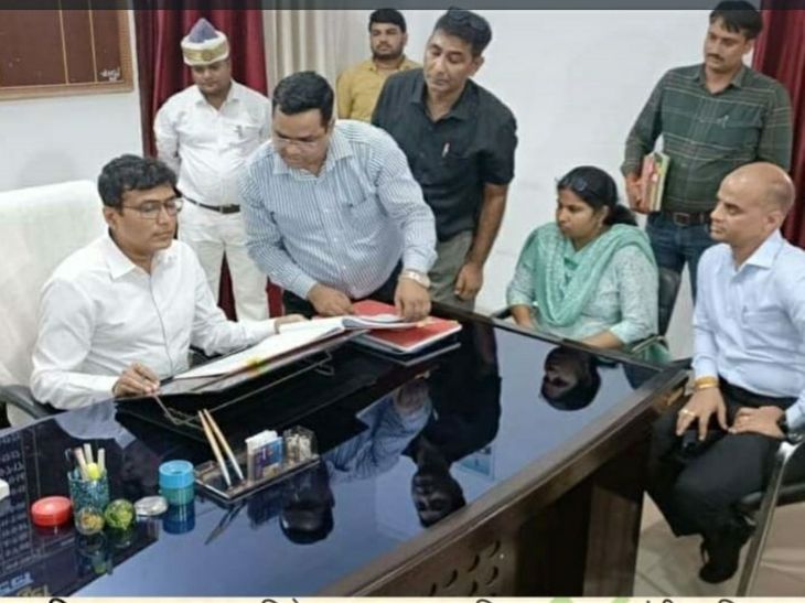 District Magistrate of Mainpuri Anjani Kumar Singh took charge ...