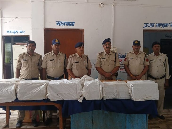 Amarpatan police caught a consignment of narcotic cough syrup | अमरपाटन ...