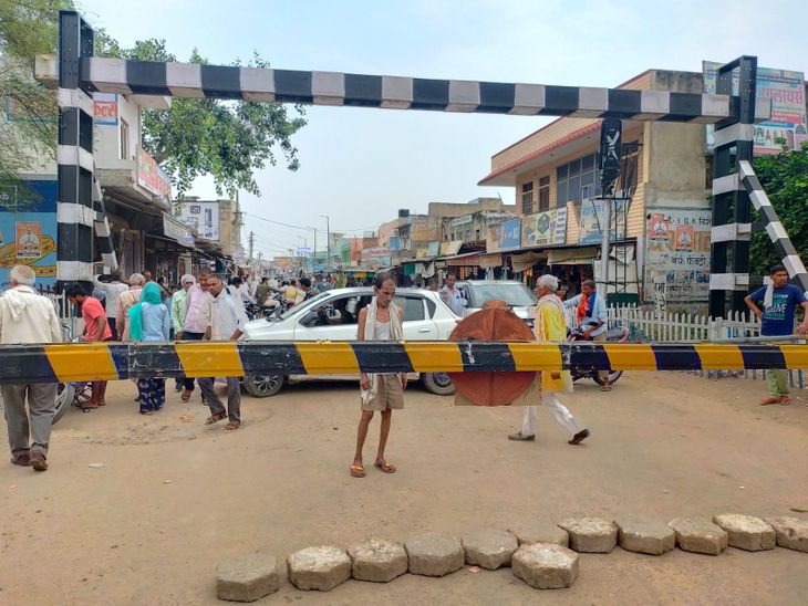 Gate number-57 will remain closed for two days in nadbai | फाटक संख्या ...