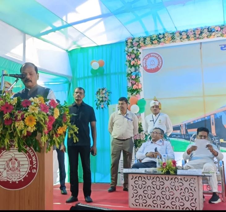 Vande Bharat Express will cover the 402 km distance between Rourkela and Howrah in 6 hours ...