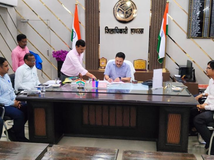 Rahul Pandey, the new District Magistrate of Hathras, took charge ...