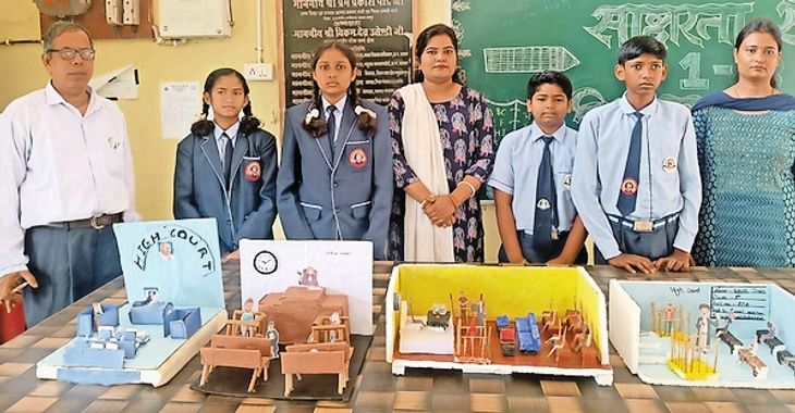 Children made a model of the system of judiciary | न्यायपालिका की ...