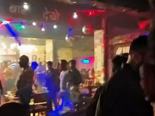 Knife attack at On the Rocks dance bar in Raipur | बार में डांस-फ्लोर ...