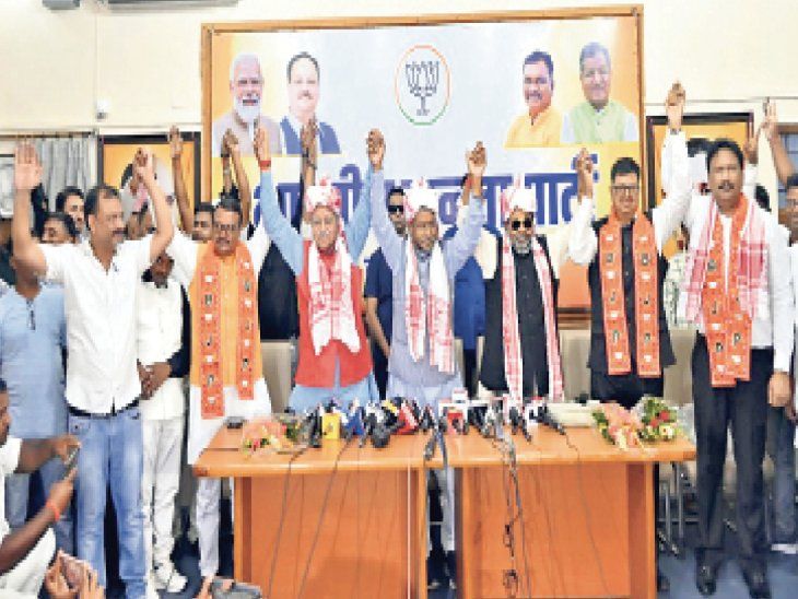 Independent MLA Amit Yadav, former MLA JP Verma and Navneet Hembram ...