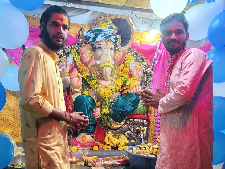 Maha Aarti was performed in the Ganesh pandal of Hanuman temple ...