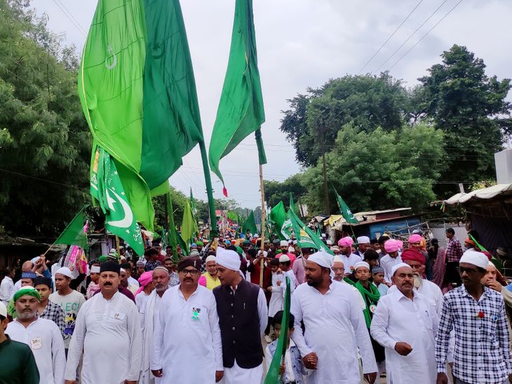 Mila-Dunnabi was celebrated with great pomp in Duddhi | दुद्धी में ...