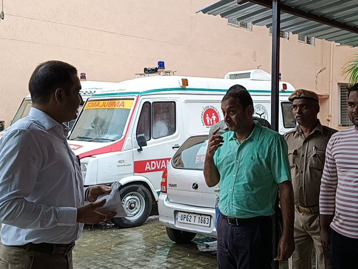 Bhadohi DM inspected MBS hospital | भदोही डीएम ने एमबीएस अस्पताल का ...
