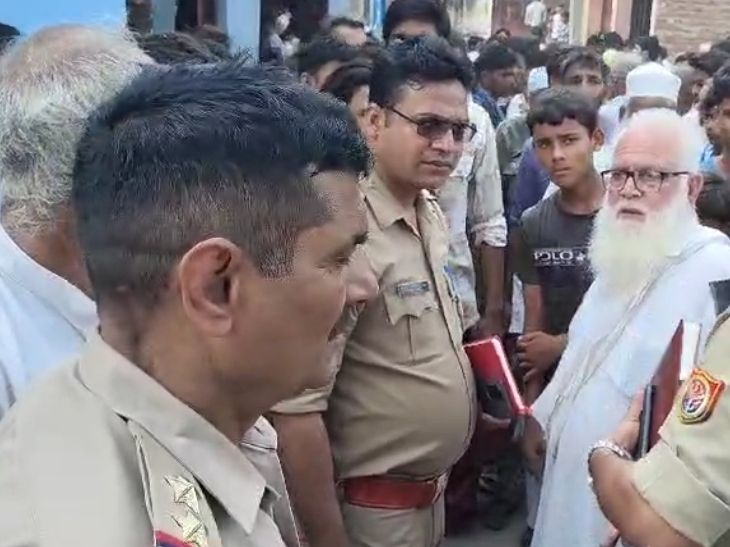 Two innocent brothers died by drowning in a pond in Hapur | हापुड़ में तालाब में डूबकर दो मासूम ...