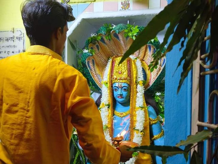 Tableau of Ksheer Sagar decorated in the ancient Shiva temple | प्राचीन ...