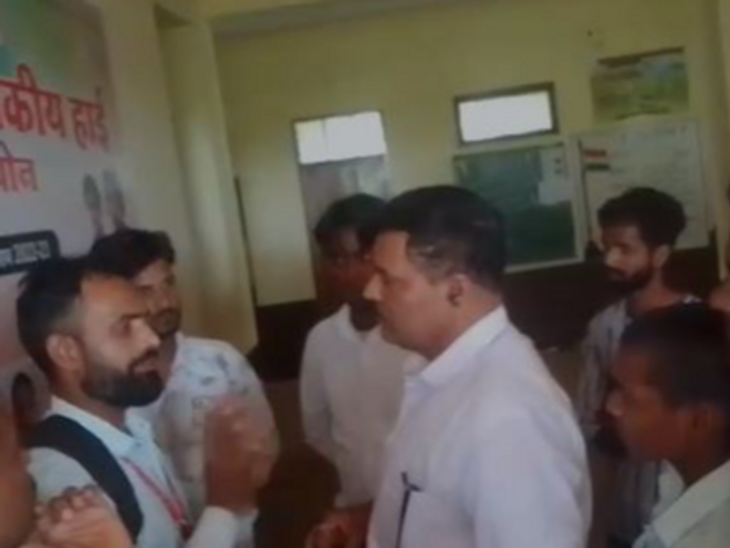 Red marks on the bodies of students after beating | पिटाई के बाद ...