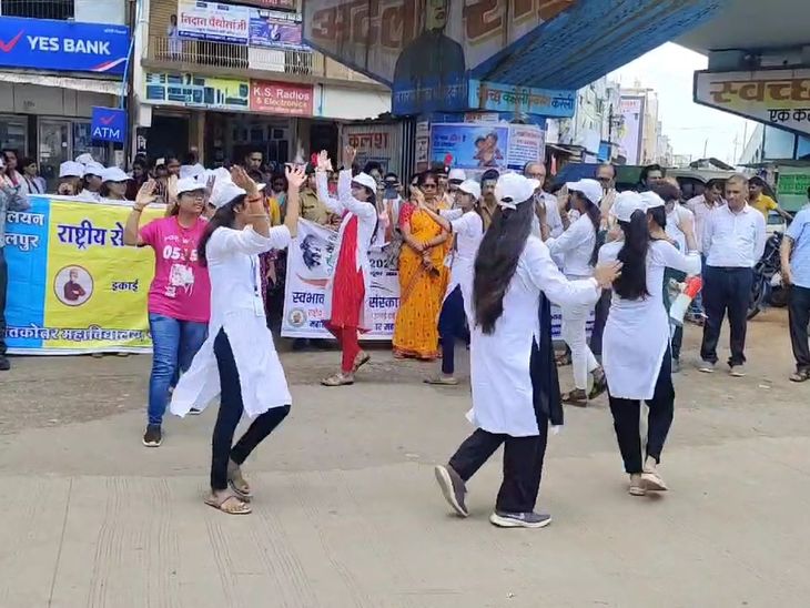 Awareness rally of 'No Use Plastic' was taken out by performing street ...