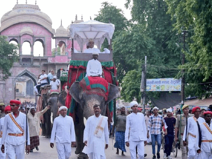 Varanasi World famous Ramnagar started without light and mike | बिना ...