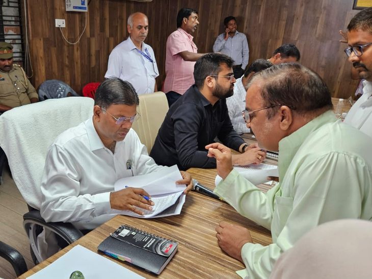 Lucknow DM reached BKT for Sampoorna Samadhan Diwas | बीकेटी में ...