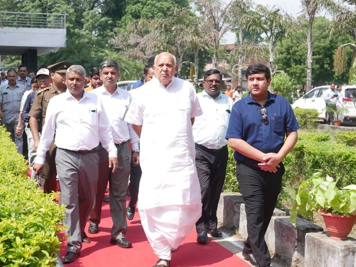 Prayagraj Indecent language culture of Samajwadi Party Agriculture ...