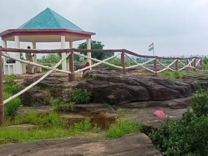 Tulsi waterfall of Chitrakoot becomes the center of attraction ...