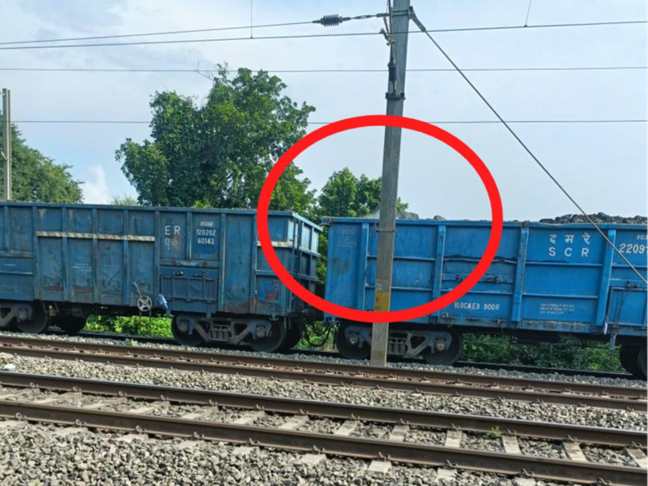 Smoke came out from the bogie of a goods train loaded with coal, panic ...