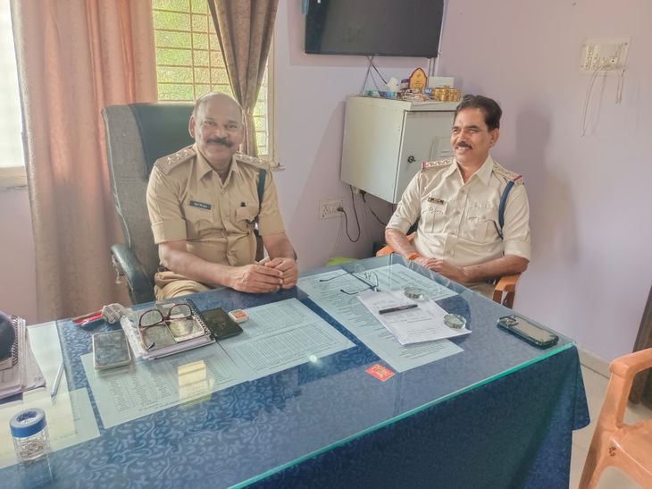 TI Mukesh Gaur took charge | टीआई मुकेश गौड़ ने संभाला पदभार - khirkiya ...