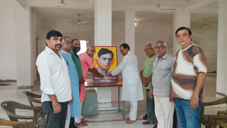 National poet Ramdhari Singh Dinkar's birth anniversary celebrated | राष्ट्र कवि रामधारी सिंह ...