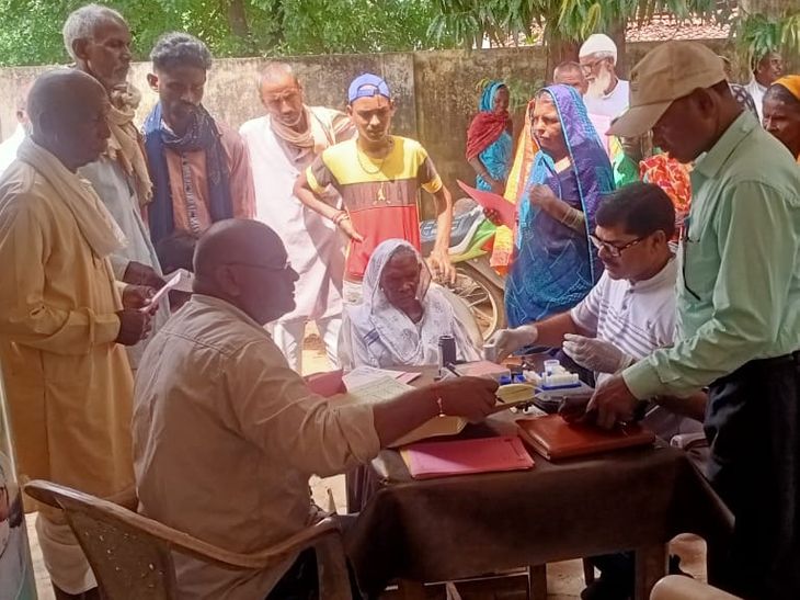 Free eye camp organized in Babhani | बभनी में निःशुल्क नेत्र चिकित्सा ...