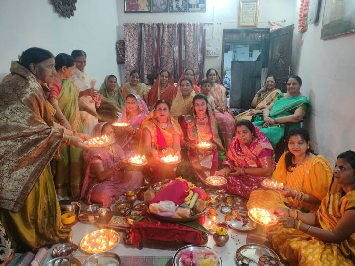 Women kept Gaja Lakshmi fast and worshipped | गज लक्ष्मी व्रत रख ...