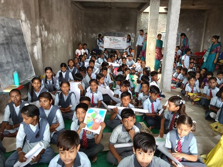 School children made drawings as part of cleanliness drive | स्वच्छता ...