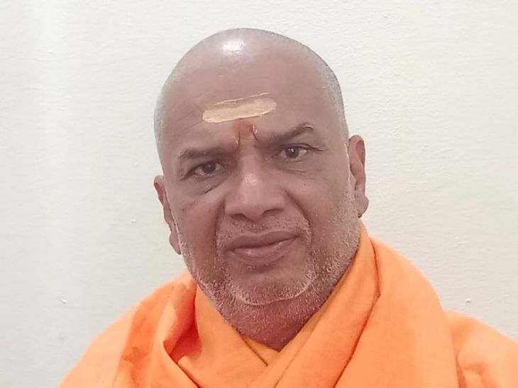 The intensity of devotion makes even the formless God appear in a ...