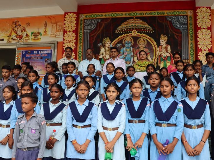 200 children watched the Ramayan Darshan show in Chitrakoot