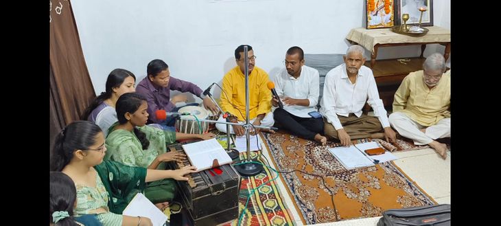 Seminar held on the birth anniversary of Pt. Mukutdhar Pandey | पं ...