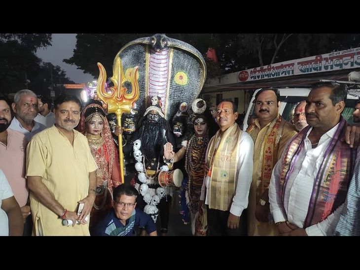 A grand procession of Lord Shiva was taken out in Jasrana | जसराना में ...