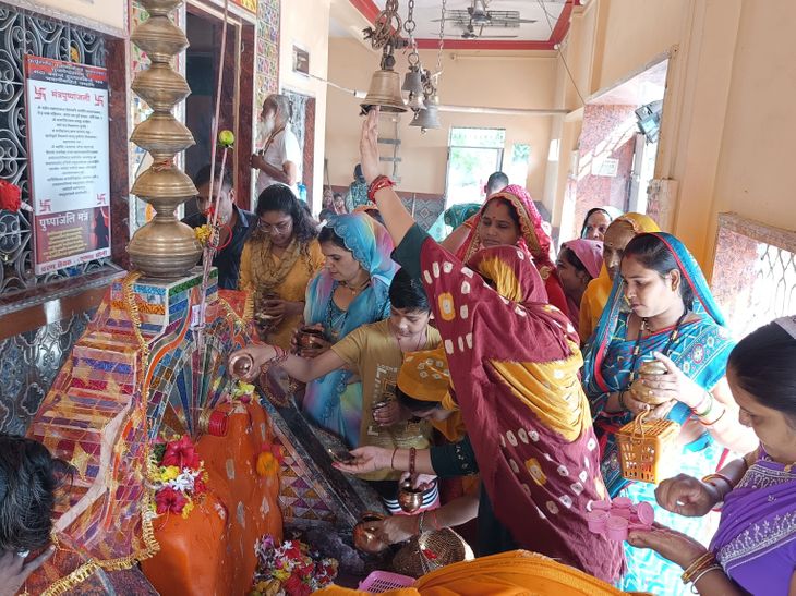 Devotees arrived in the Devi temples since morning for darshan | देवी ...