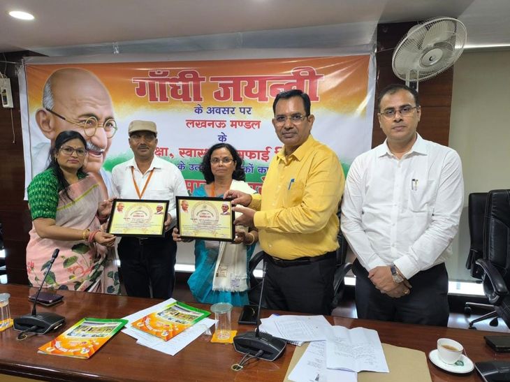 The teacher of Hasanganj received the excellent teacher award | हसनगंज ...