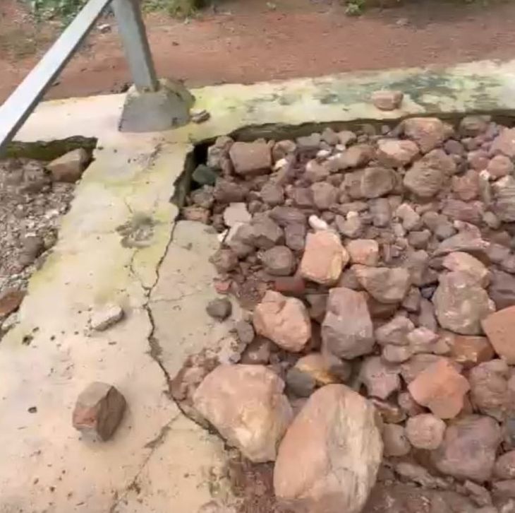 Water tanks are on the verge of collapse due to poor quality construction | गुणवत्ताहीन निर्माण ...