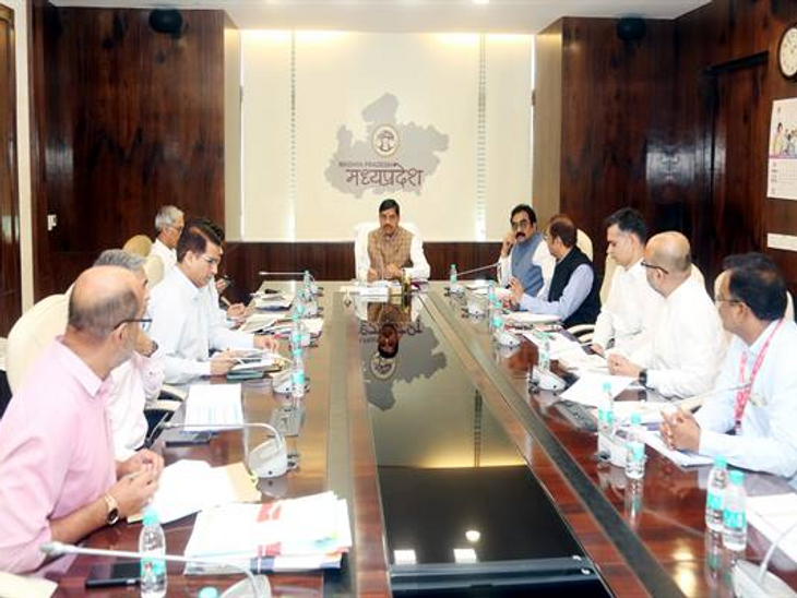 CM Mohan spoke to PWD officers