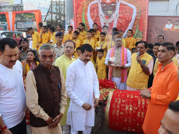 5 km long Chunar Yatra started from Ghantaghar, 2 thousand meter long ...