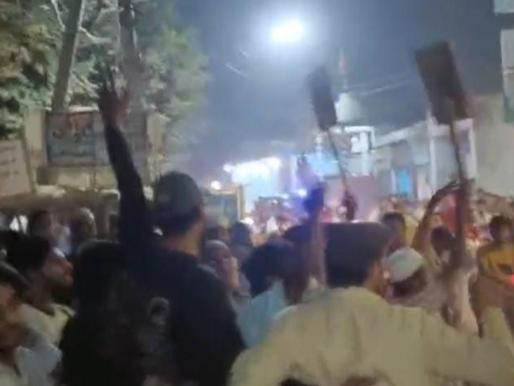 Bhim Army workers were chased by police in Meerut-meerut news, yati ...