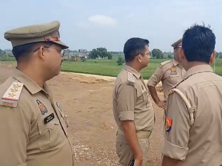 A young man hanged himself on a neem tree in Sambhal | संभल में युवक ने ...