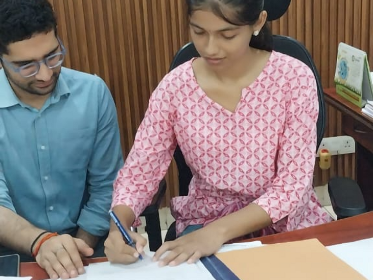 In Varanasi, daughters sat on officers' chairs all day long Sanjeevani ...