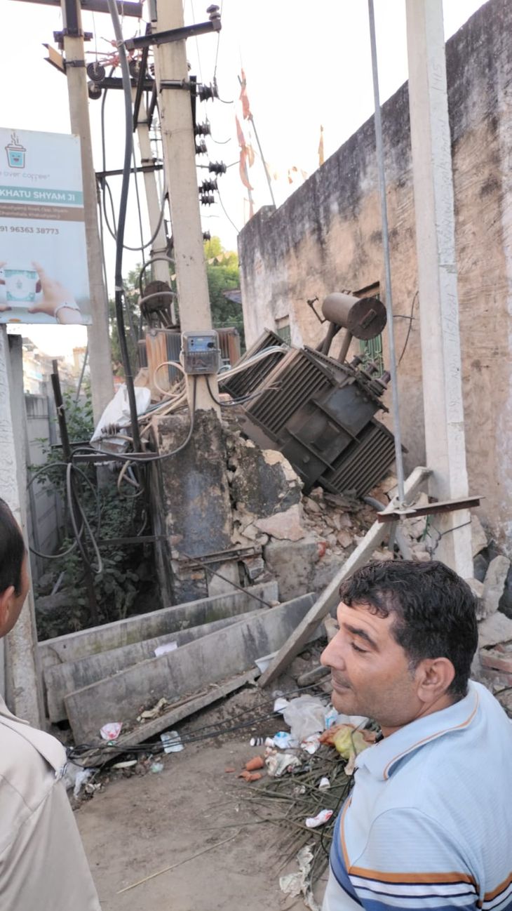 The transformer structure fell, a major accident was averted ...