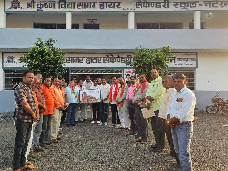 BJP's offline membership drive in Nateran | नटेरन में बीजेपी का ऑफलाइन ...