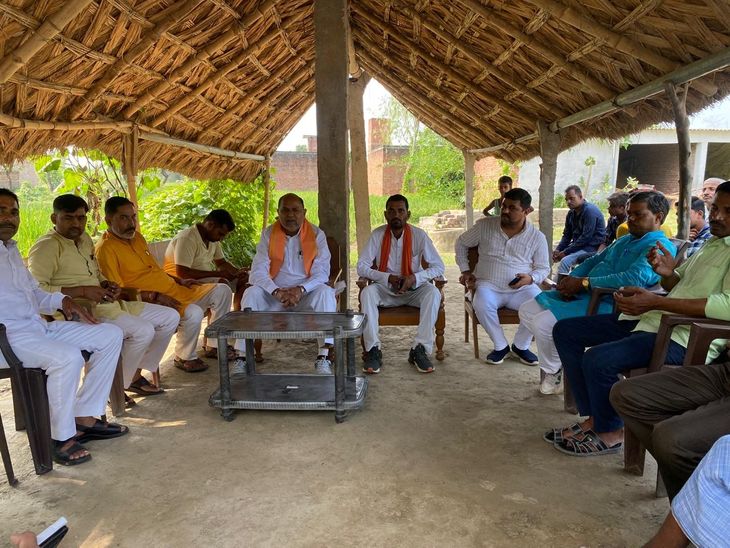 BJP's membership campaign runs in Sheshpur Tutru | शेषपुर टूटरू में चला ...