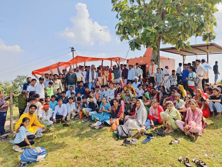 Villagers reached Tumbai Mata temple with chunari | चुनरी लेकर तुम्बई ...