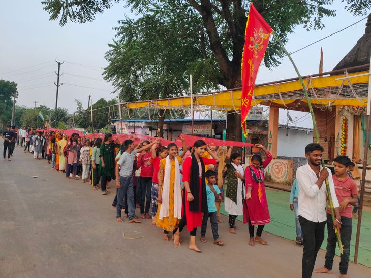 Chunri Yatra started in Tyonda | त्योंदा में निकली चुनरी यात्रा: सप्तमी ...